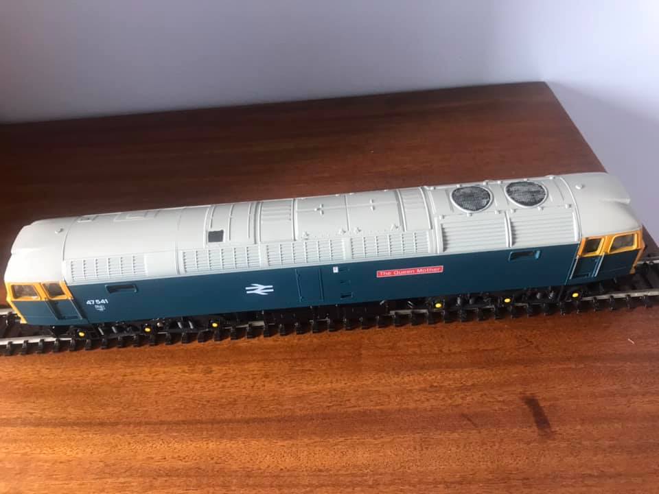 Hornby Class 47 R319 “The Queen Mother” – Motorsport For Mental Health